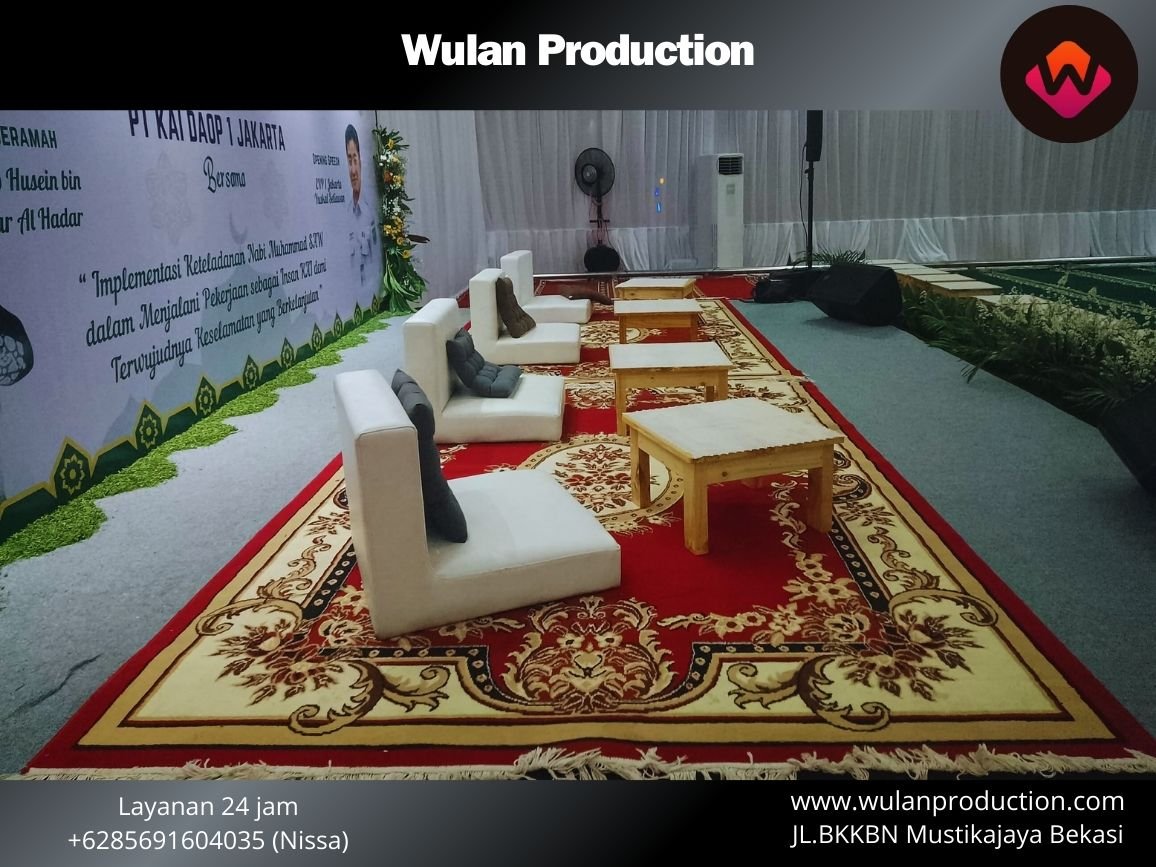 Sewa Panggung Karpet Permadani Merah Dekorasi Bunga